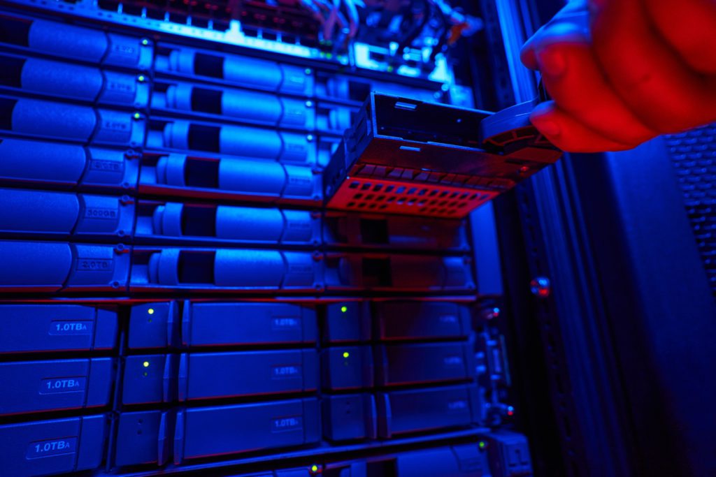 The Pros and Cons of On-Premise Storage - Qnectus